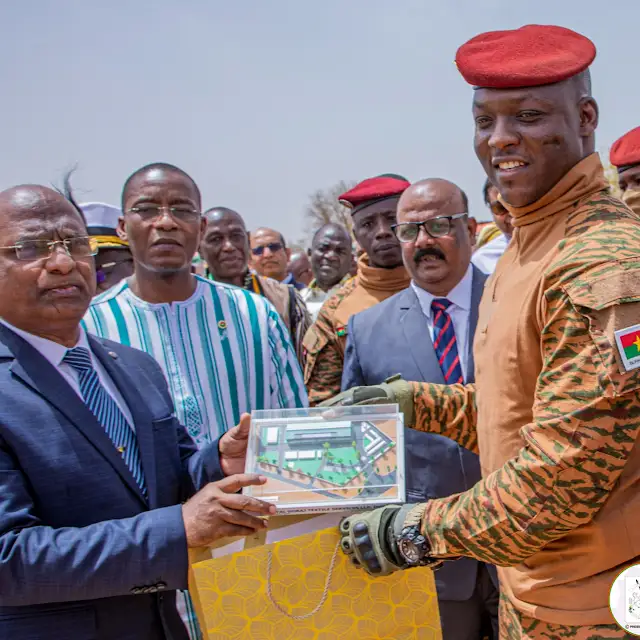 BURKINA FASO : LE CAPITAINE IBRAHIM TRAORÉ POSE LA PREMIÈRE PIERRE DE L ...